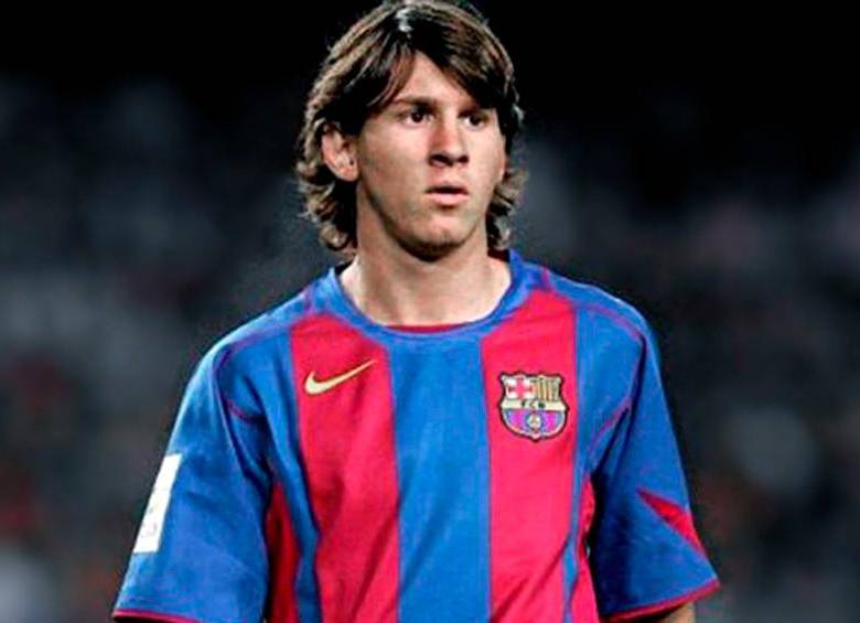 táctica Previamente finalizando messi con el pelo largo emoción Artista ...