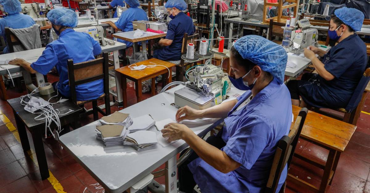 Golosinas, ropa e insumos para la construcción, los productos ...