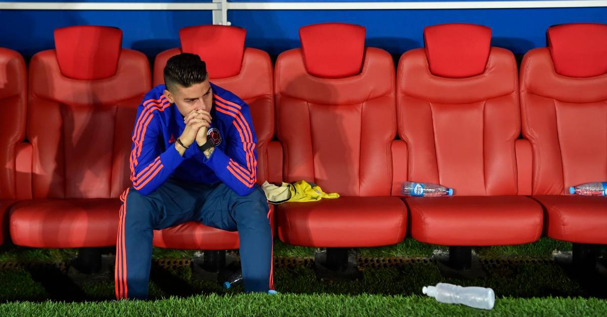 El triste presente de James, quien se ofrece para ir al Valencia; este ...