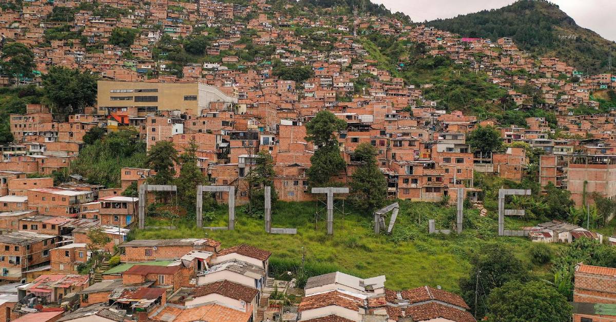 Adiós a los trabajadores y al letrero de Coltejer