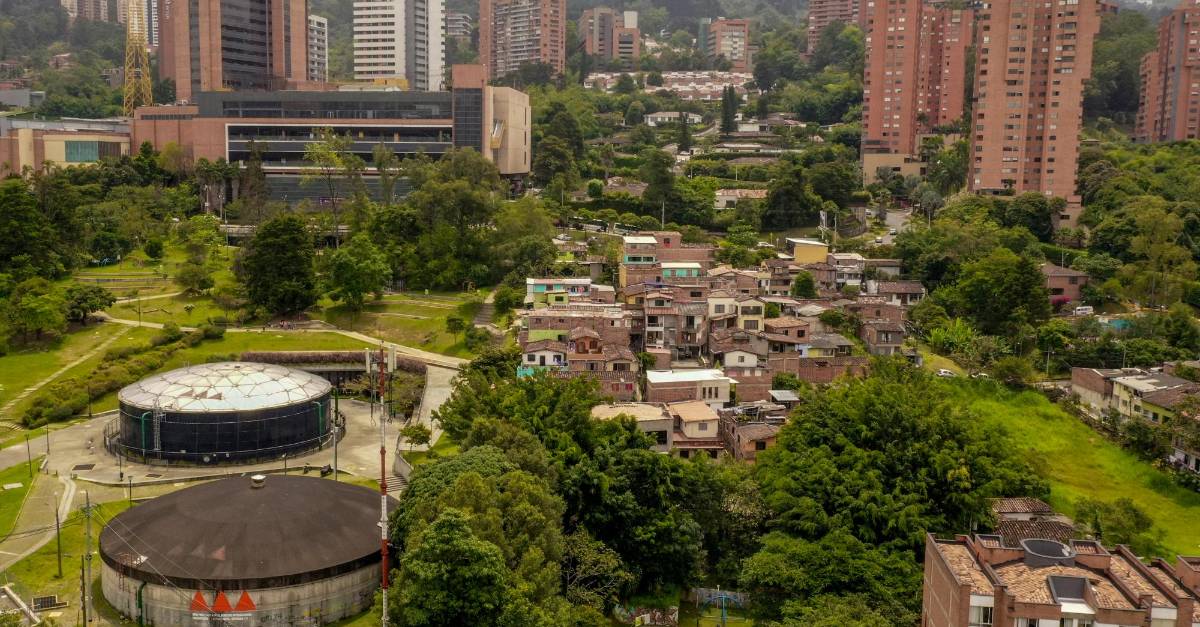 La vida en tres barrios populares que son islas en El Poblado