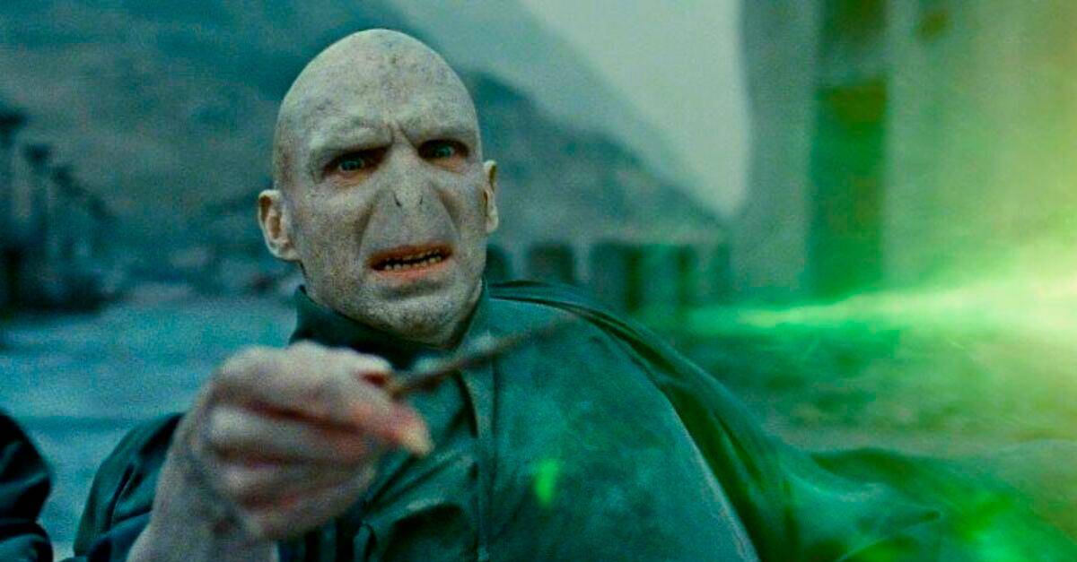 ¿Ralph Fiennes volvería a interpretar a Voldemort, el villano de Harry ...