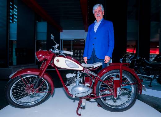 Con megáfono, don Francisco le abrió el camino a Yamaha en el país