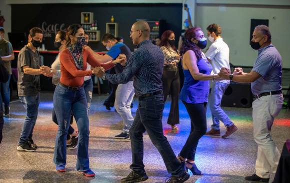 El porro que solo se baila en Medellín El porro que solo se baila en Medellín