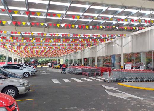 Makro renovó la cara de su tienda en San Juan