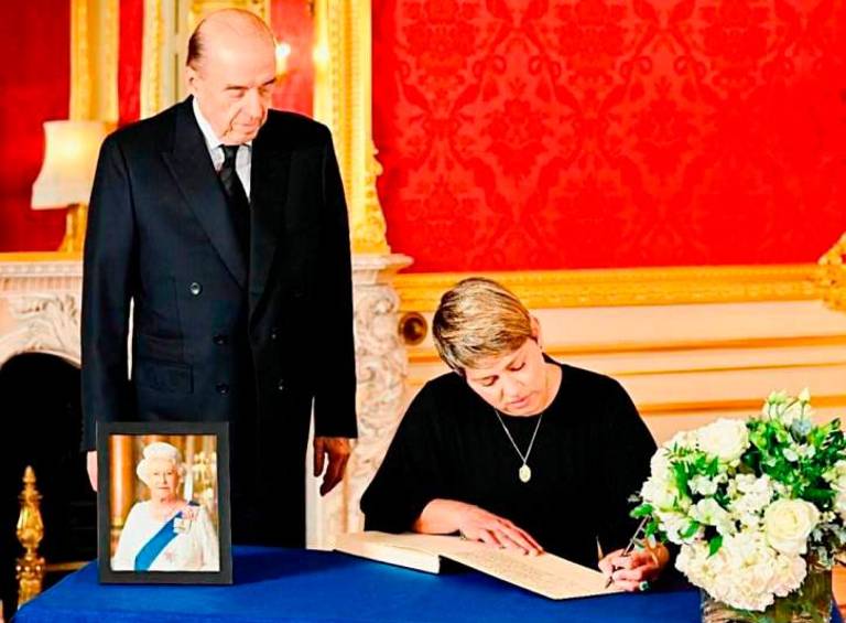 Este es el polémico decreto con el que el presidente Petro convirtió a Verónica Alcocer en ...