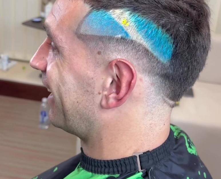 Dos colombianos están detrás del original corte del Dibu Martínez en Qatar