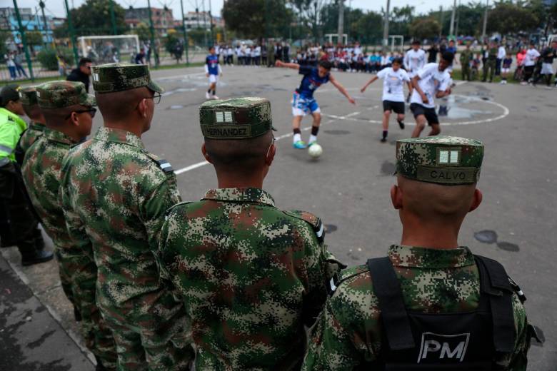 MinDefensa propone sacar a los soldados regulares de las zonas en ...