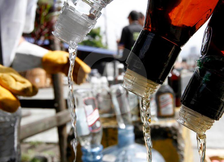Que no le dé una resaca mortal: ojo con el licor adulterado Que no le dé una resaca mortal: ojo con el licor adulterado
