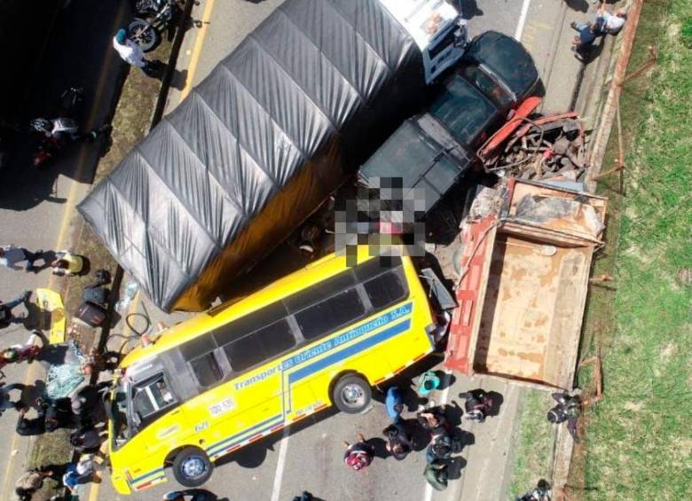 Volqueta Se Quedó Sin Frenos En La Medellín Bogotá Hay Un Muerto Y