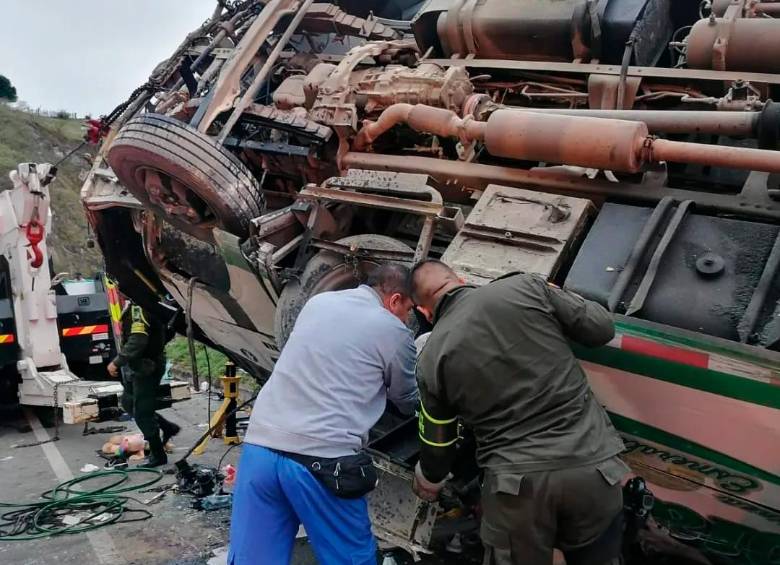 Baranda evitó que bus se fuera al abismo: hubo 20 víctimas mortales
