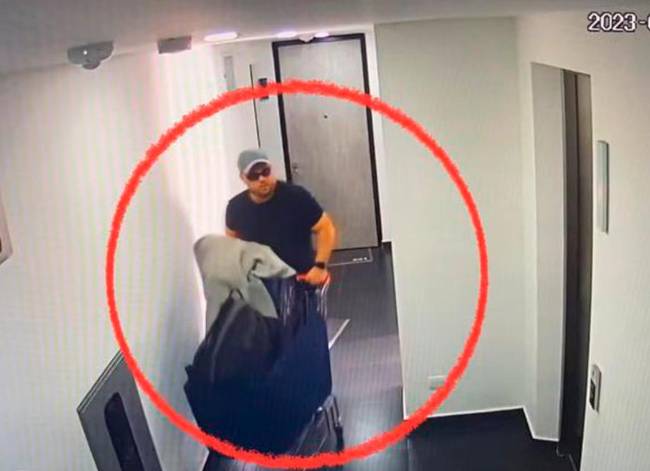 Qué frialdad: videos del momento en que John Poulos habría movido el cadáver de Valentina ...