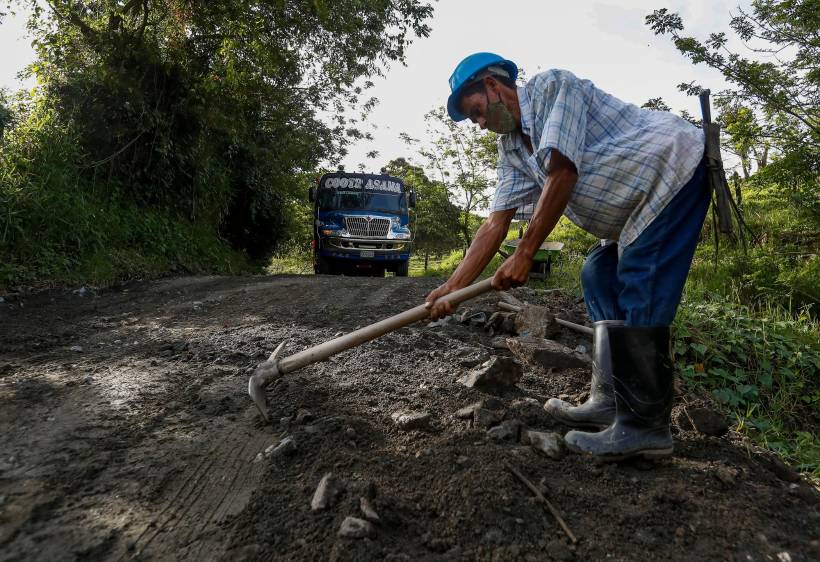 Los 23 pueblos de Antioquia sin vía pavimentada y el plan para unirlos
