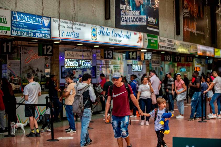 Terminales están atiborradas este fin de año; si va a viajar tenga en ...