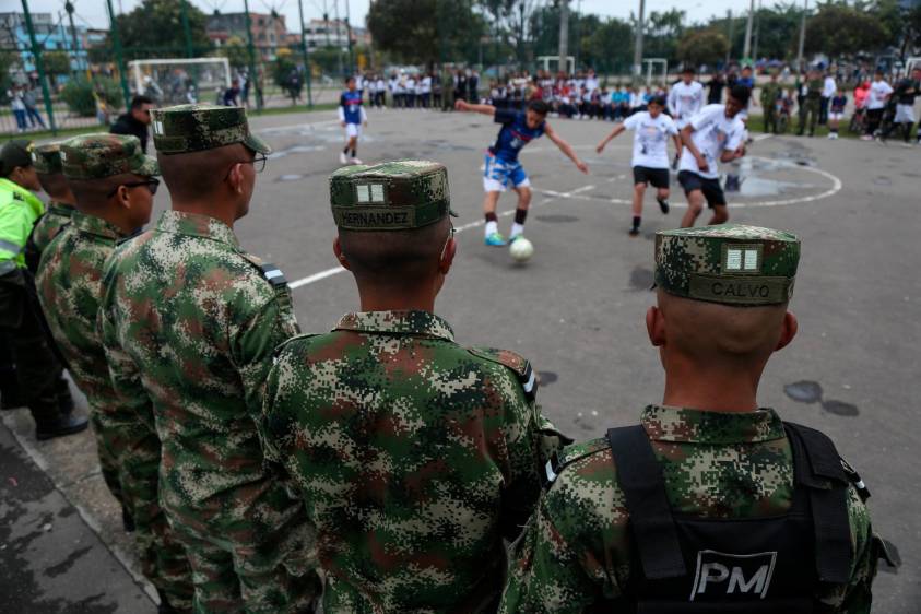 MinDefensa propone sacar a los soldados regulares de las zonas en ...