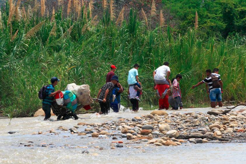 “Trocha es trocha”: los cargueros que mueven mercancías en la frontera ...