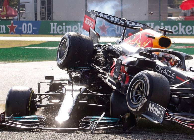 En video: el impactante choque entre Lewis Hamilton y Max Verstappen