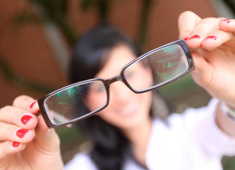 La FDA aprobó las primeras gotas oculares para tratar la presbicia