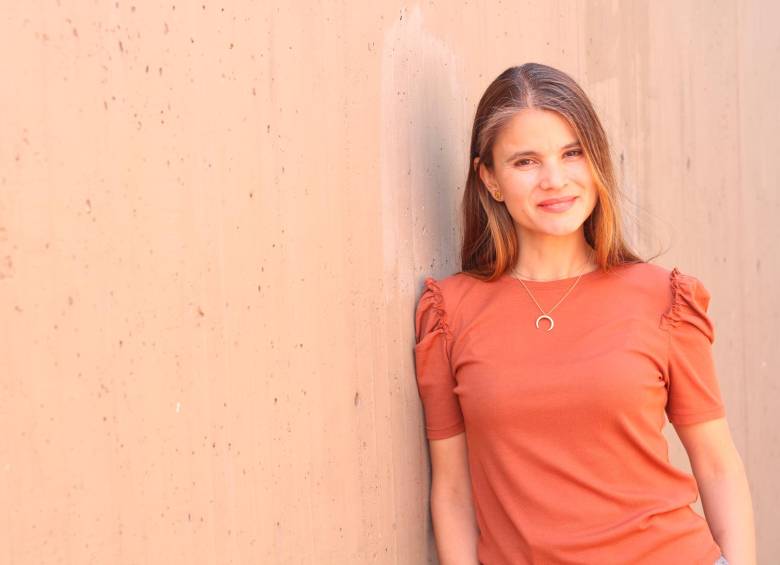 La escritora antioqueña Alexandra Castrillón gana Premio Isabel Allende