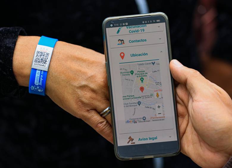 En La Estrella les ponen manillas a los mayores para que no se pierdan