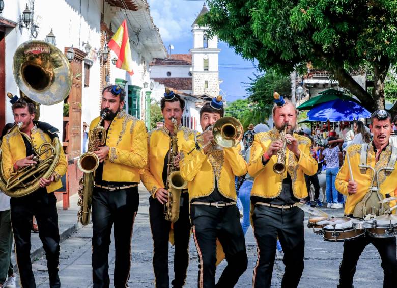 ¿Busca plan? Las “artes de la calle” se pasean por Santa Fe de ...