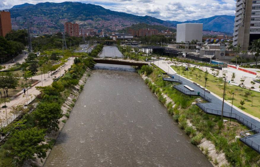 ¿Es viable que el río Medellín sea una autopista para drones?