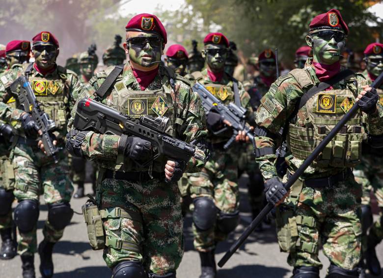 Petro plantea revolcón a los ascensos militares para evitar colados