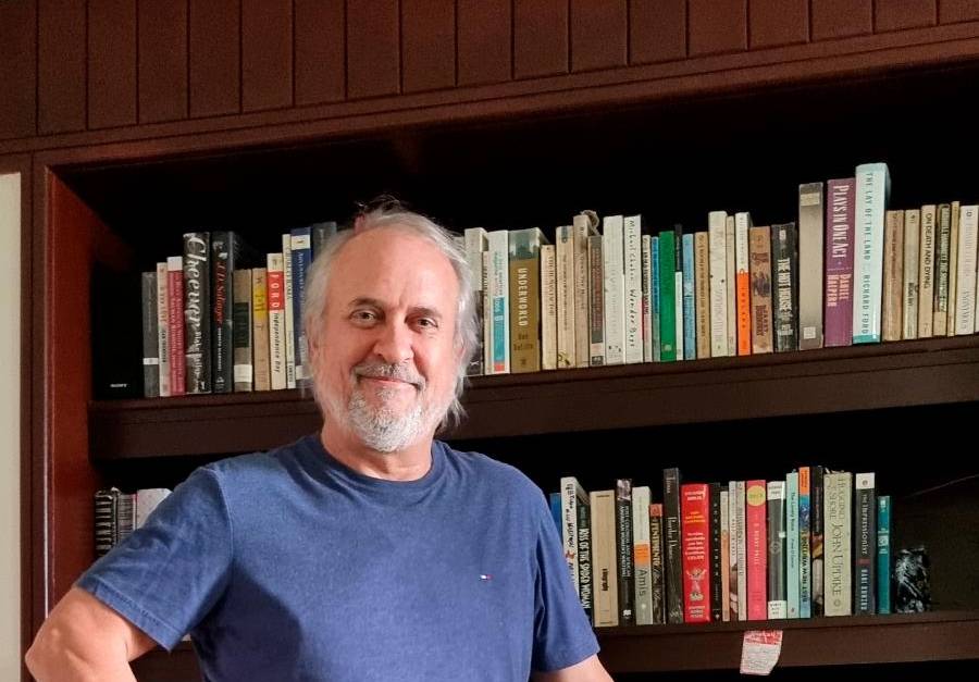 “Quiero historias que me hacen mirar más al fondo a la vida”: Tim Keppel