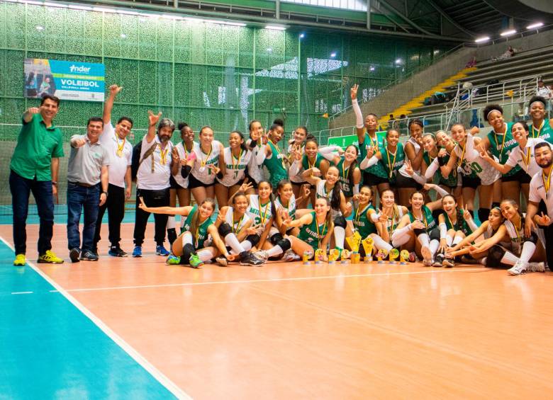 Antioquia dominó a su antojo el Nacional Menores de voleibol