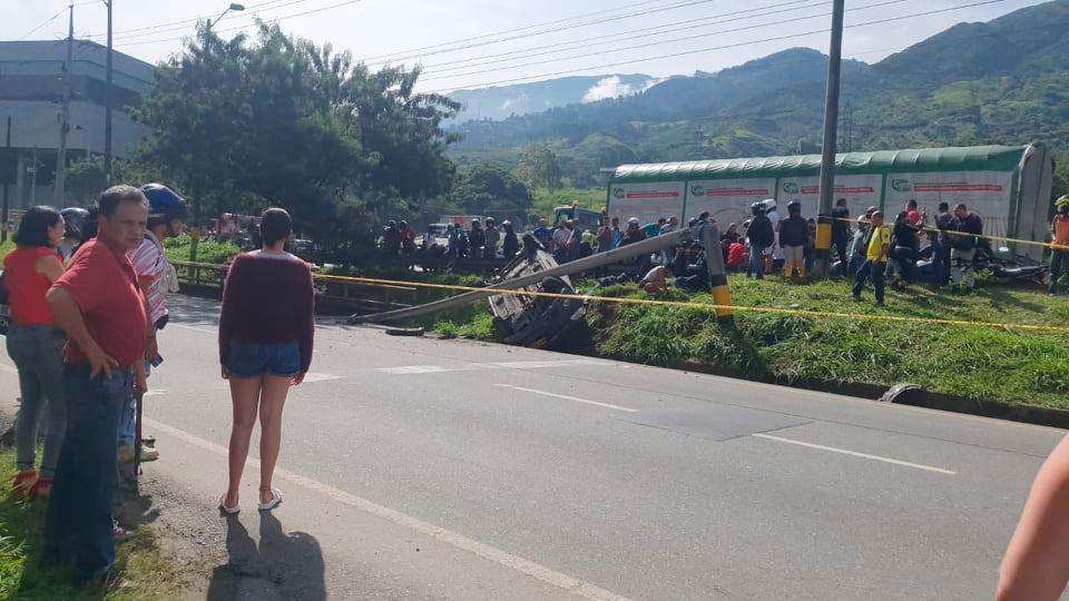 Accidente De Tránsito En Copacabana Deja Un Muerto Y Cuatro Heridos
