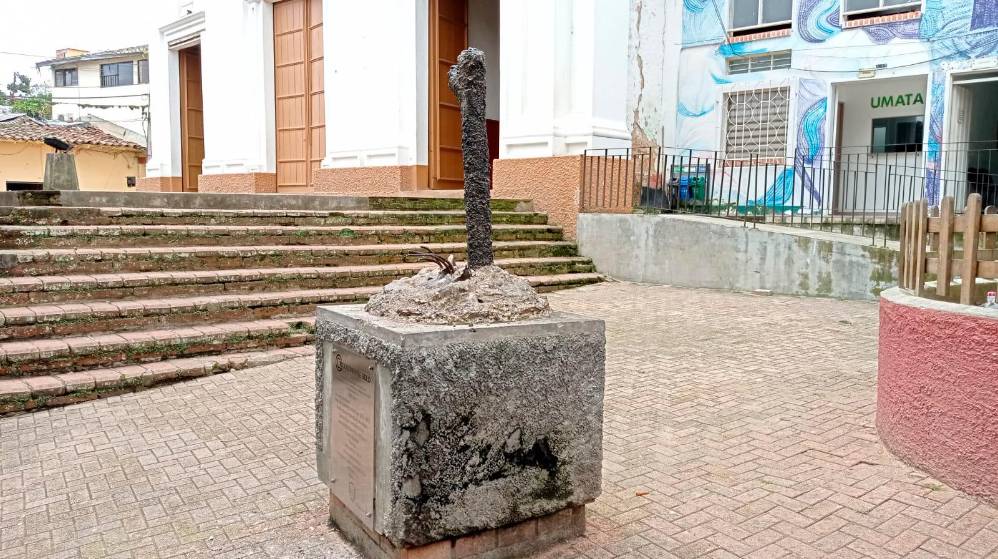 Tristeza en Buriticá: destruyeron la estatua del cacique del pueblo