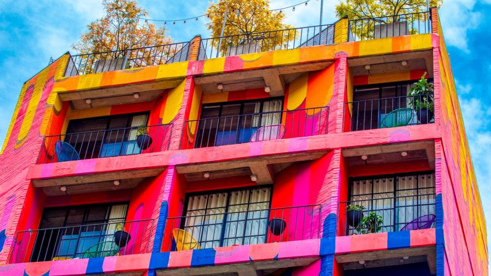 En fotos | Edificios que son puro color en Medellín