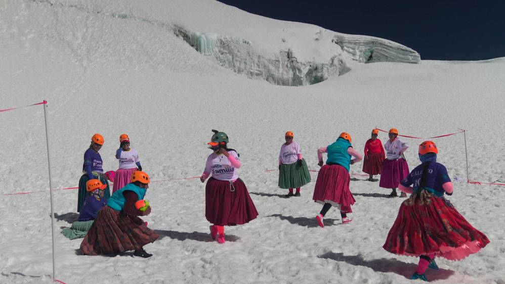 En fotos | las Cholitas escaladoras de Bolivia