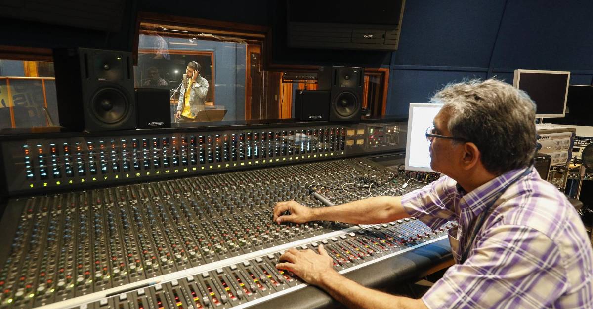 Así se graba una canción y nace un artista