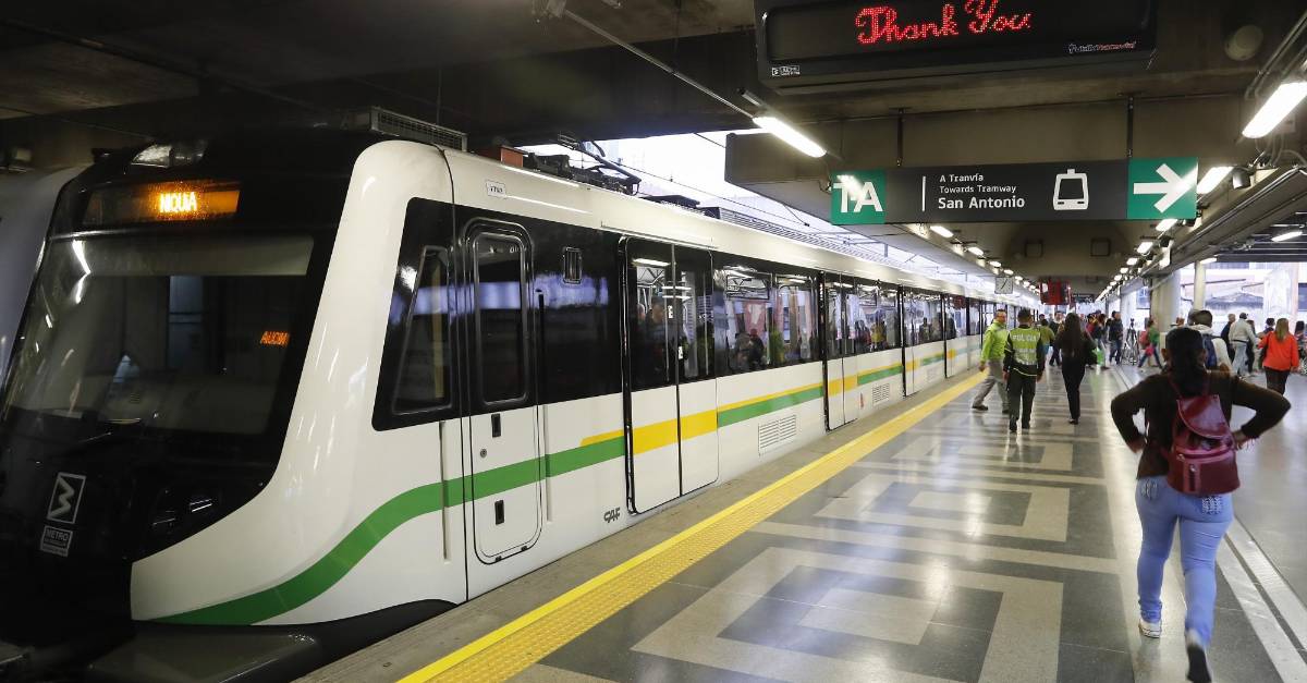 La línea A del metro tiene todas las estaciones abiertas y operando