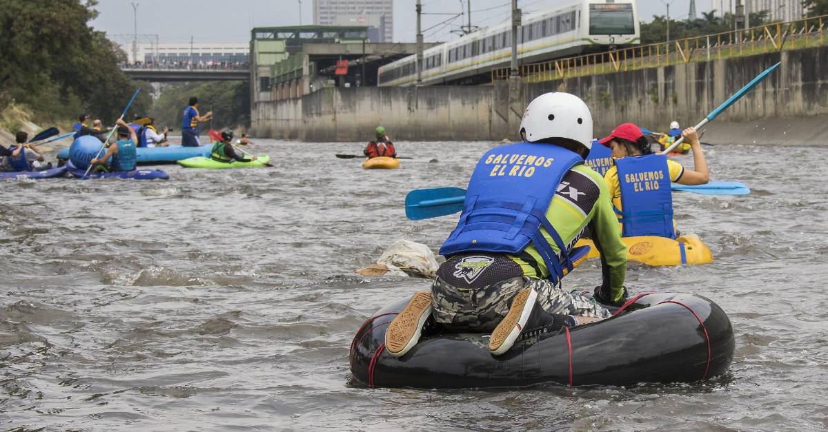 Las mejores imágenes del paseo en bote por el río Medellín