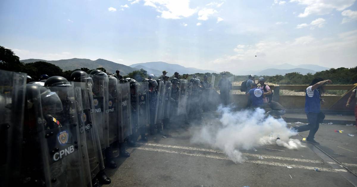 Varios heridos durante bloqueos en el puente Simón Bolívar