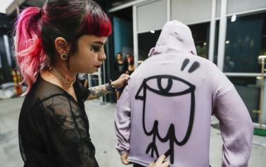 Ledania, la muralista que rompe paredes con pintura