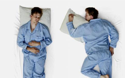 ¿Quiénes duermen más, hombres o mujeres?