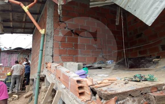 En Altavista ordenaron evacuar 30 viviendas, ya se desplomaron 8 En Altavista ordenaron evacuar 30 viviendas, ya se desplomaron 8