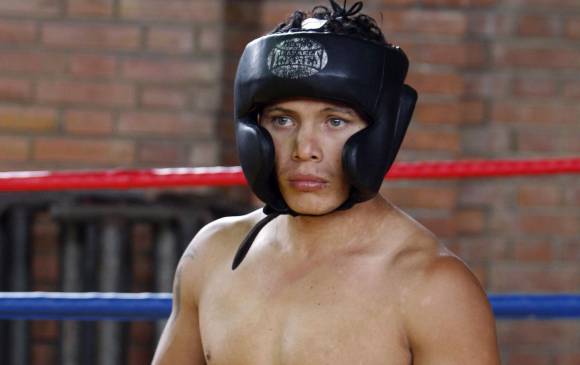 Boxeador colombiano Óscar Escandón, campeón mundial de peso supergallo