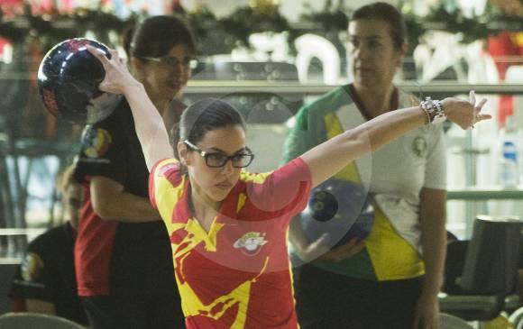 En la bolera, las miradas se posan sobre Rocío Restrepo