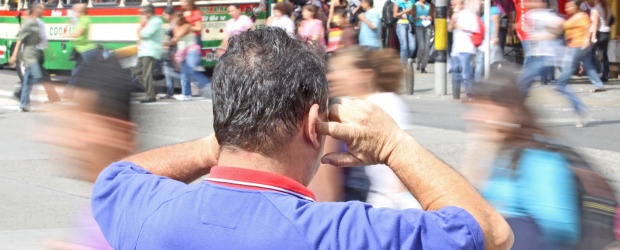 El ruido que silencia las voces de las calles y las plazas