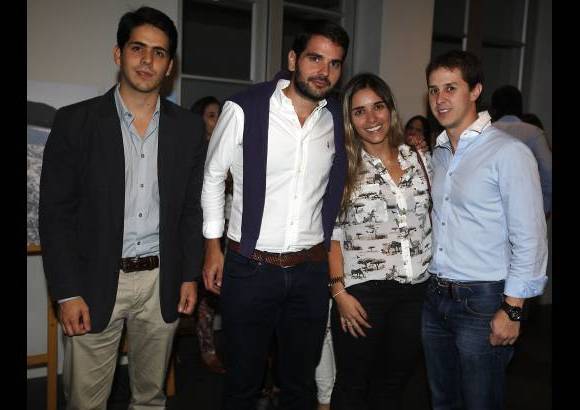 Fotos hechas ventanas, de Daniel Estrada