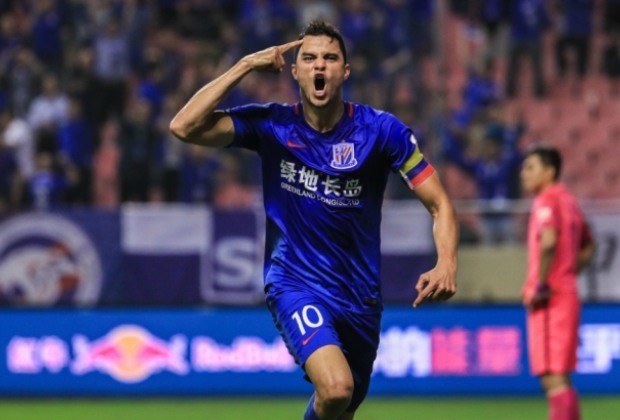 Nacional y Racing se juntaron para mostrar los lujos de Gio Moreno