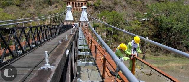 Puente de Occidente estrena senderos de madera choibá