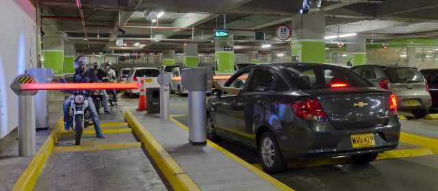 La tecnología llega a los parqueaderos del comercio