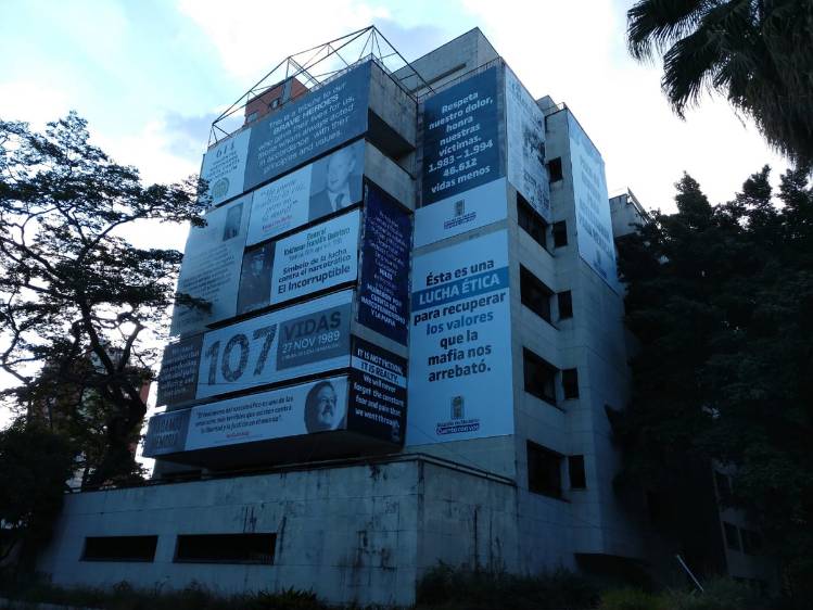 El edificio Mónaco amaneció contando otra historia