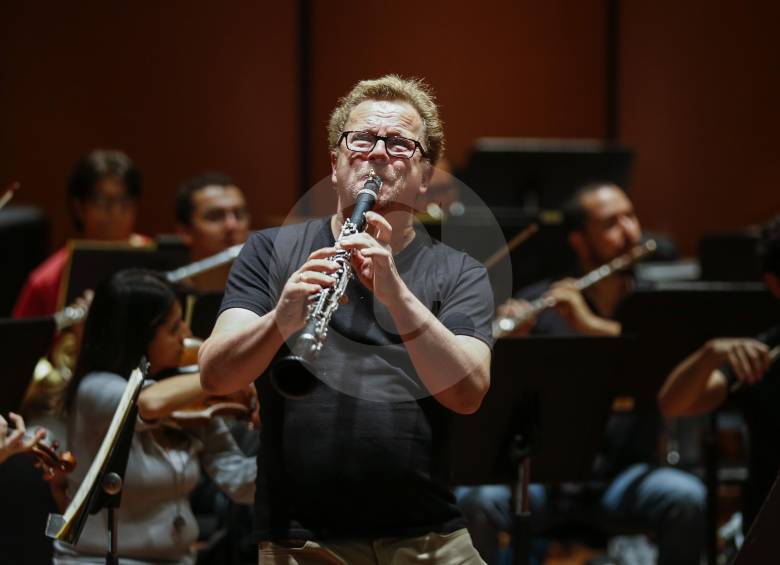 Wenzel Fuchs, músico de la Filarmónica de Berlín, toca en Medellín