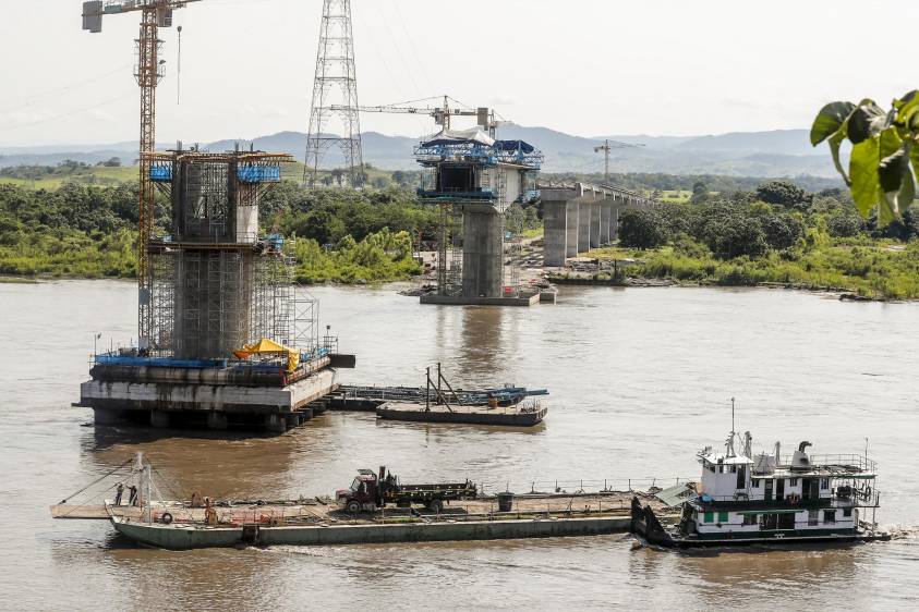 Retoman las obras en autopista al río Magdalena 2